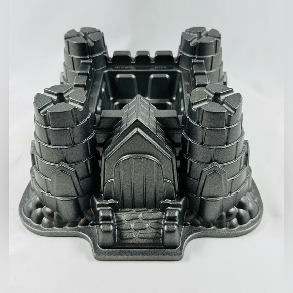 Nordicware | Kitchen | Nordic Ware Castle Bundt Cake Mold Pan Heavy ...